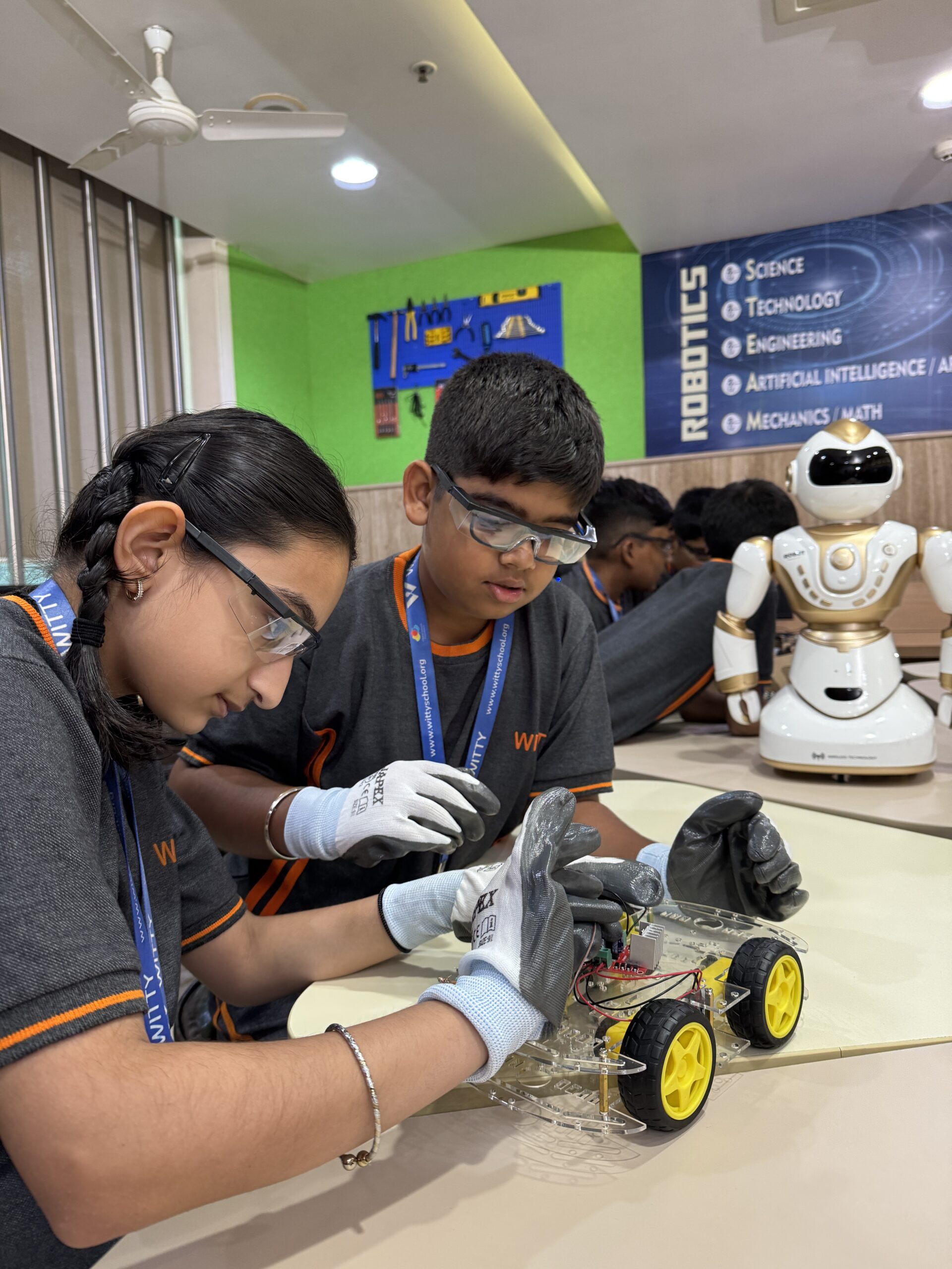 STEM program by Makers' Muse: Awesome Innovating education