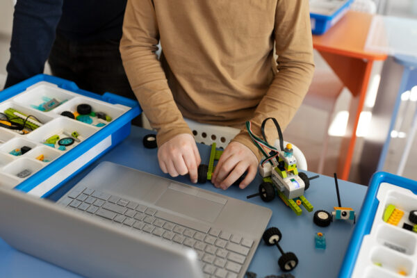 Set Up & Maintain Atal Tinkering Labs with amazing Makers' Muse